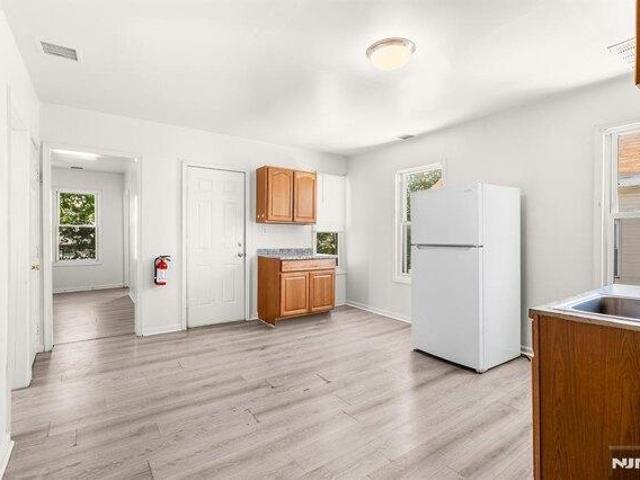 house with 6 bedroom, Paterson NJ ES104440994