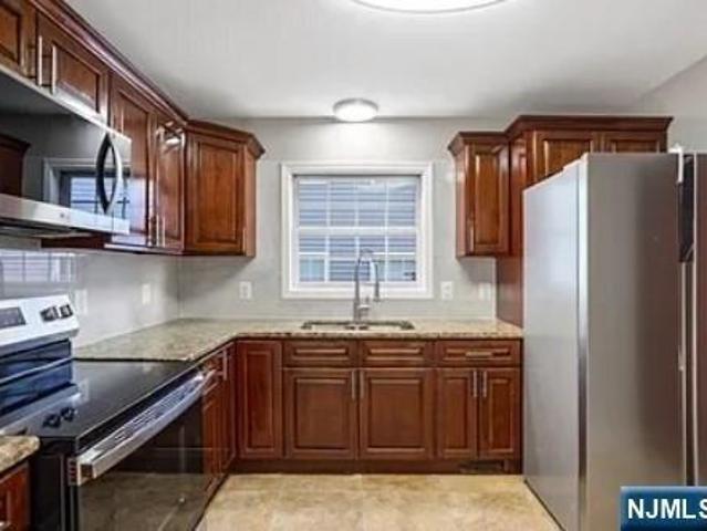house with 6 bedroom, Paterson NJ ES104443350