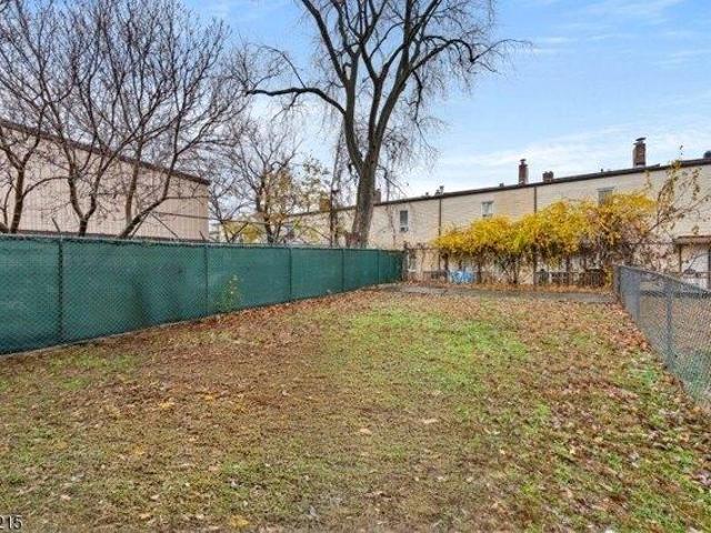 house with 6 bedroom, Paterson NJ ES104443640