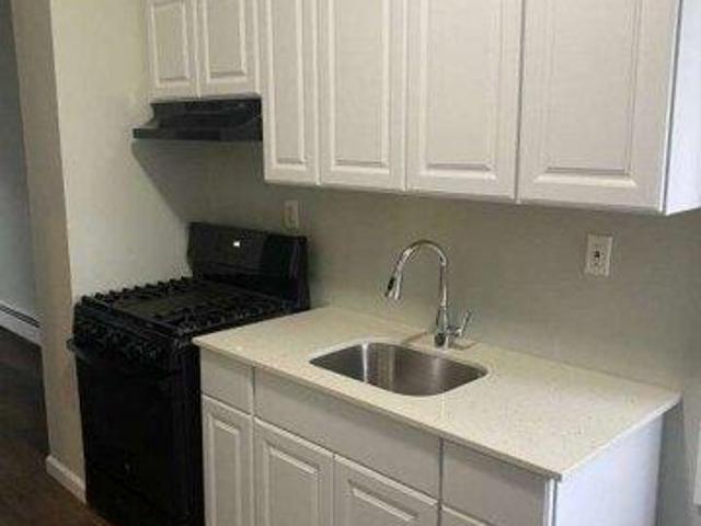 house with 6 bedroom, Paterson NJ ES104409840