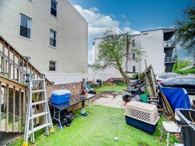 house with 6 bedroom, Paterson NJ ES104604087
