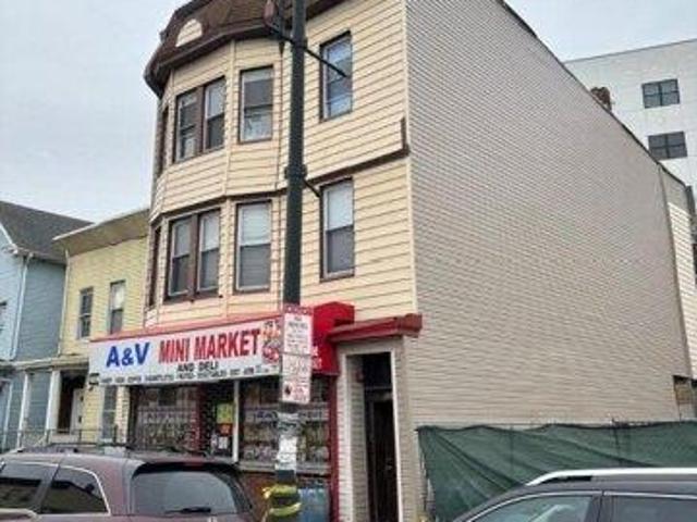 house with 6 bedroom, Paterson NJ ES104608551