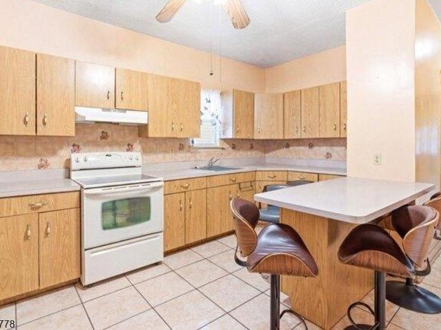 house with 6 bedroom, Paterson NJ ES105140367