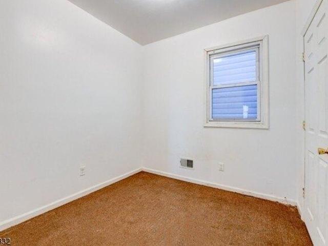 house with 6 bedroom, Paterson NJ ES105140554