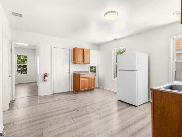 house with 6 bedroom, Paterson NJ ES105141960