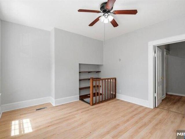 house with 6 bedroom, Paterson NJ ES105141971