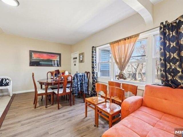 house with 6 bedroom, Paterson NJ ES105160402