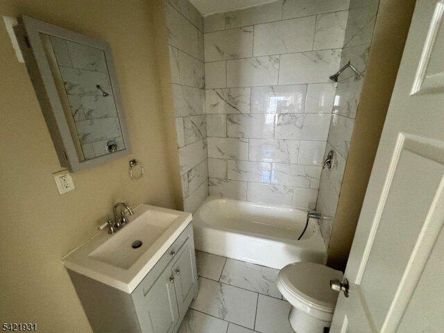 house with 6 bedroom, Paterson NJ ES105174564