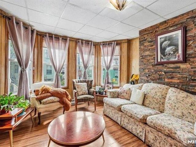house with 6 bedroom, Paterson NJ ES105123861