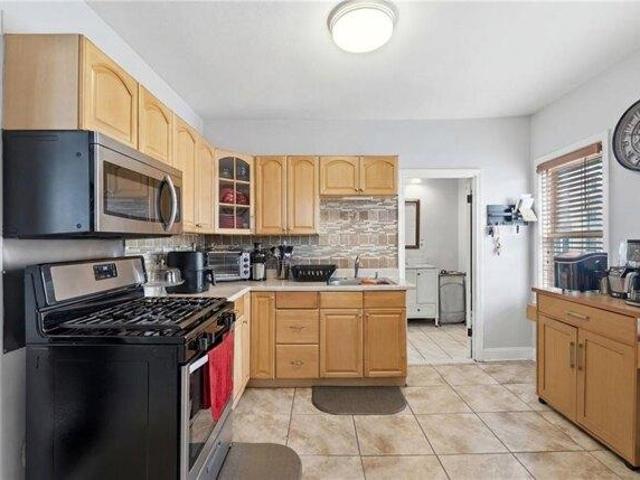 house with 6 bedroom, Pawtucket RI DS102527922