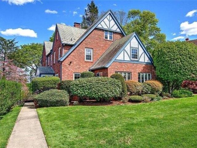 house with 6 bedroom, Pawtucket RI DS102371339