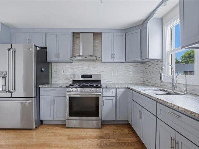 house with 6 bedroom, Pawtucket RI DS104441452