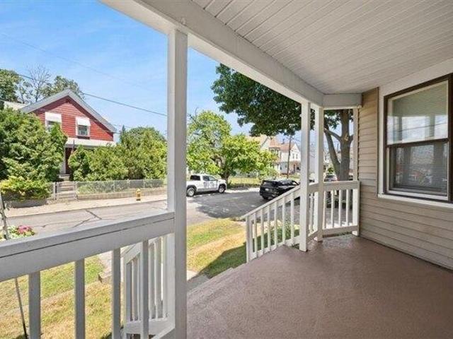 house with 6 bedroom, Pawtucket RI DS104153592