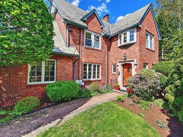 house with 6 bedroom, Pawtucket RI ES103852385