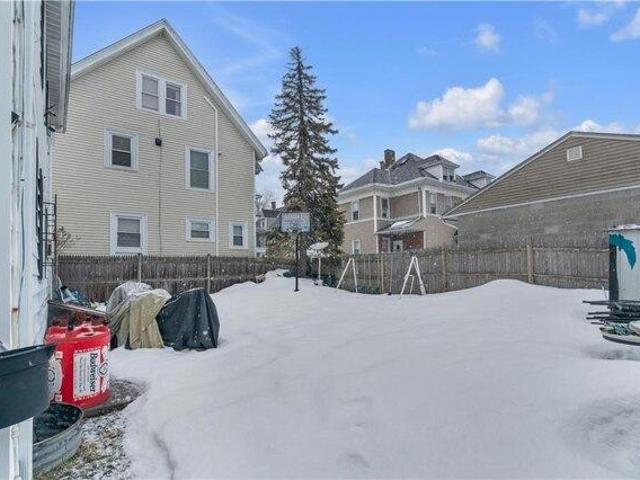 house with 6 bedroom, Pawtucket RI ES103250698