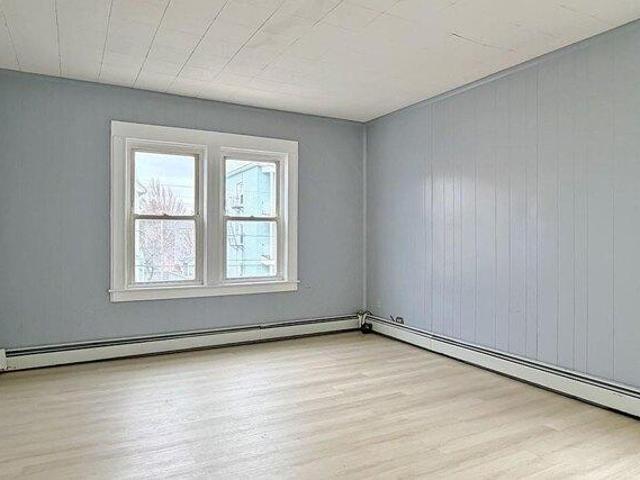 house with 6 bedroom, Pawtucket RI ES103251149