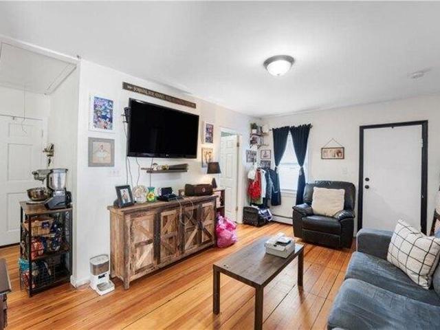 house with 6 bedroom, Pawtucket RI ES104444584