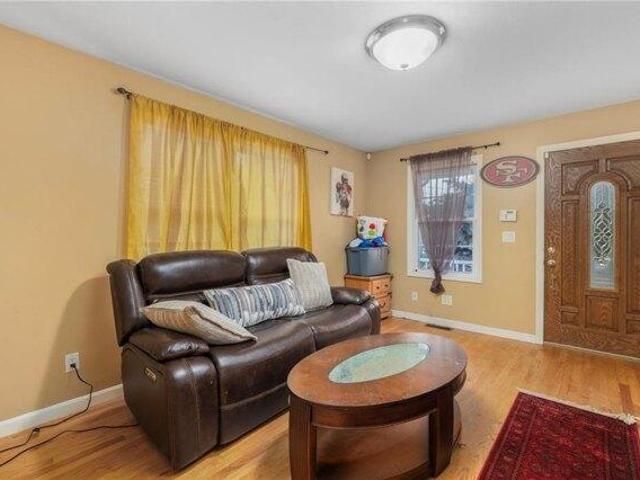house with 6 bedroom, Pawtucket RI ES105426807