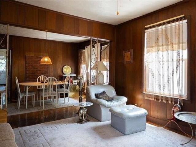 house with 6 bedroom, Pawtucket RI ES105292431