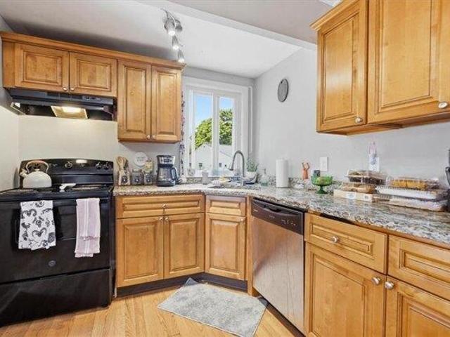 house with 6 bedroom, Pawtucket RI ES105351737
