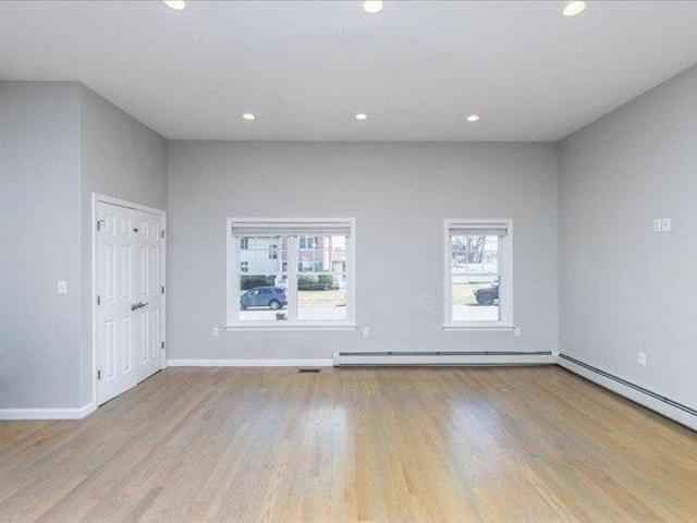 house with 6 bedroom, Peabody MA ES103016221