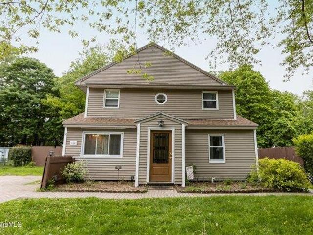 house with 6 bedroom, Pittsfield MA DLS102121210