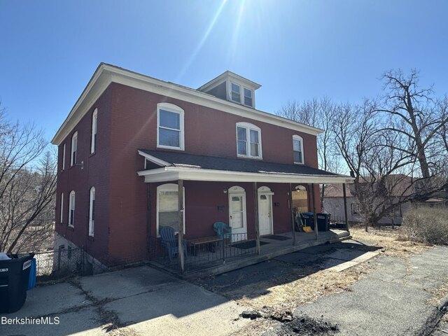 house with 6 bedroom, Pittsfield MA DLS102860729