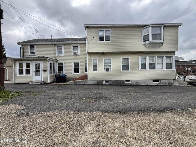 house with 6 bedroom, Pittsfield MA ES104789430