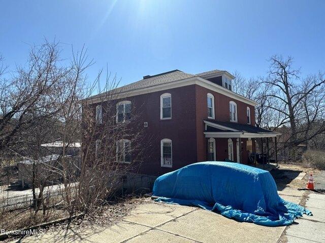 house with 6 bedroom, Pittsfield MA ES104789774