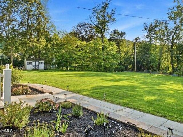 house with 6 bedroom, Pittsfield MA ES105061505