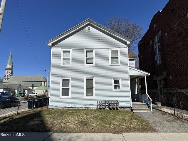 house with 6 bedroom, Pittsfield MA ES103664811