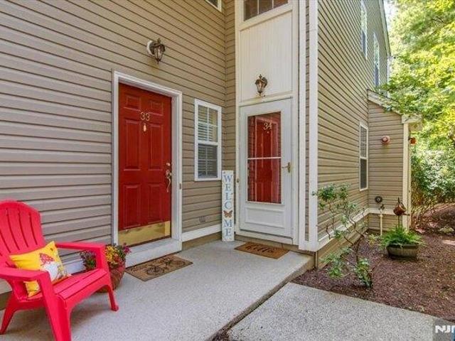 house with 6 bedroom, Pompton Lakes NJ ES104374460