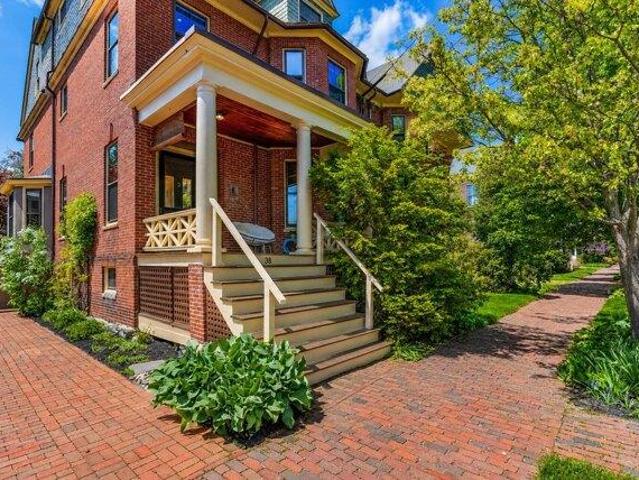 house with 6 bedroom, Portland ME DLS103069480