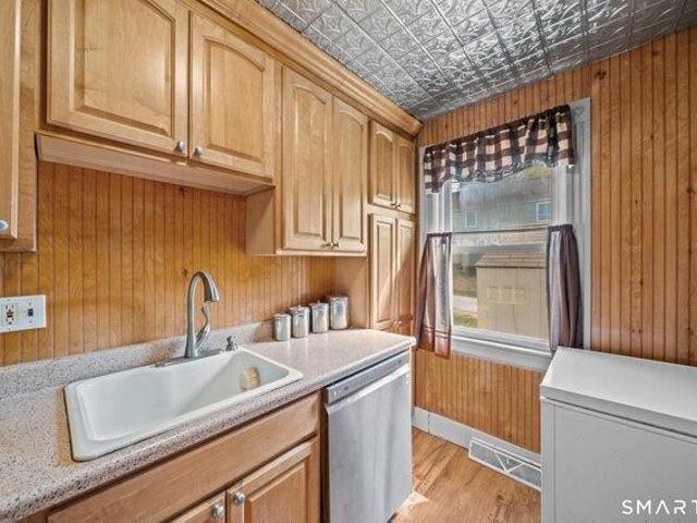 house with 6 bedroom, Plainfield CT DS102318435