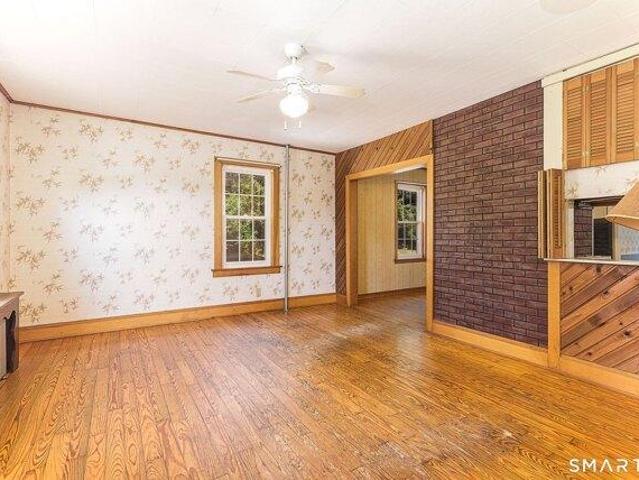 house with 6 bedroom, Plainfield CT ES104850998