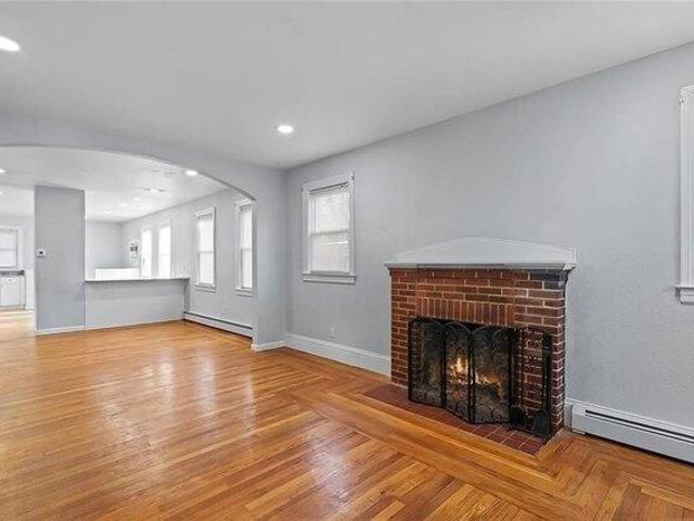 house with 6 bedroom, Providence RI DLS102585285