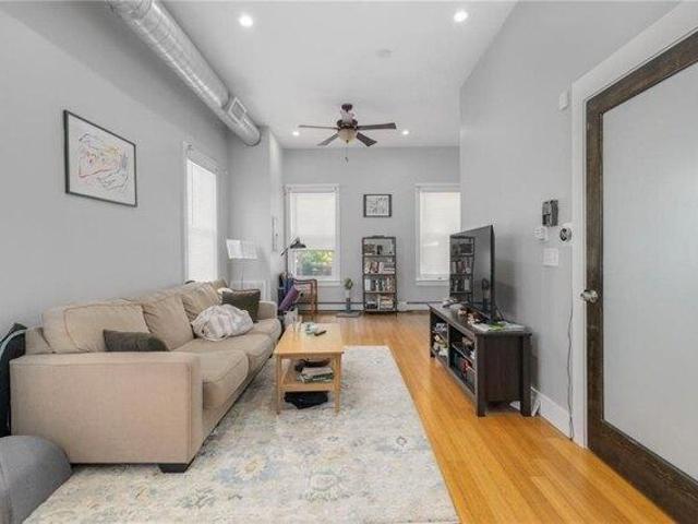 house with 6 bedroom, Providence RI DS104262468
