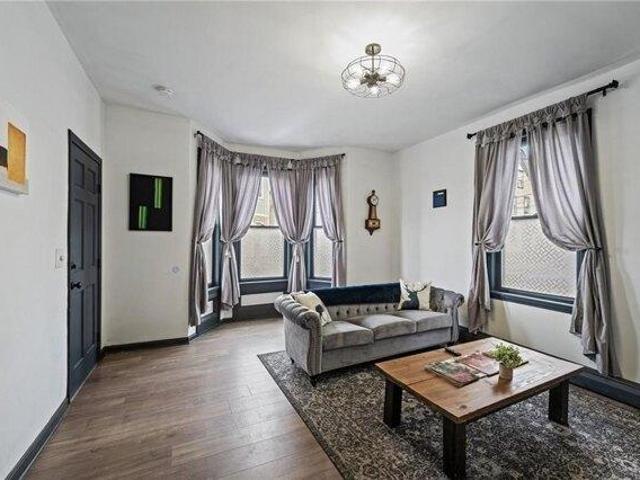 house with 6 bedroom, Providence RI DS103188485