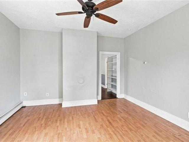 house with 6 bedroom, Providence RI ES104116355
