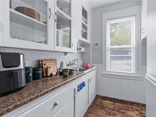 house with 6 bedroom, Providence RI ES104150614