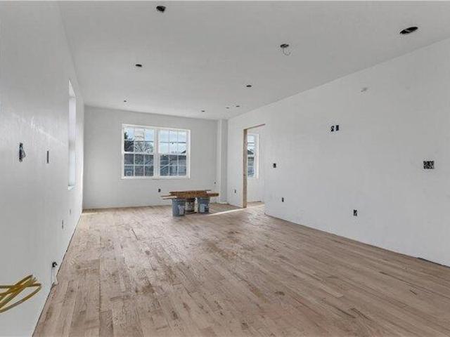 house with 6 bedroom, Providence RI ES104193124