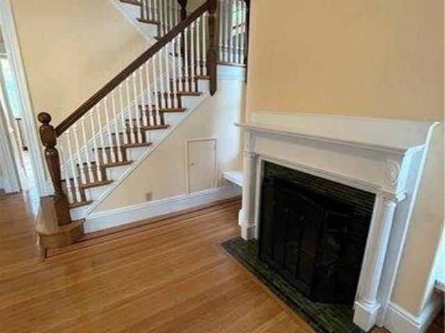 house with 6 bedroom, Providence RI ES104411330