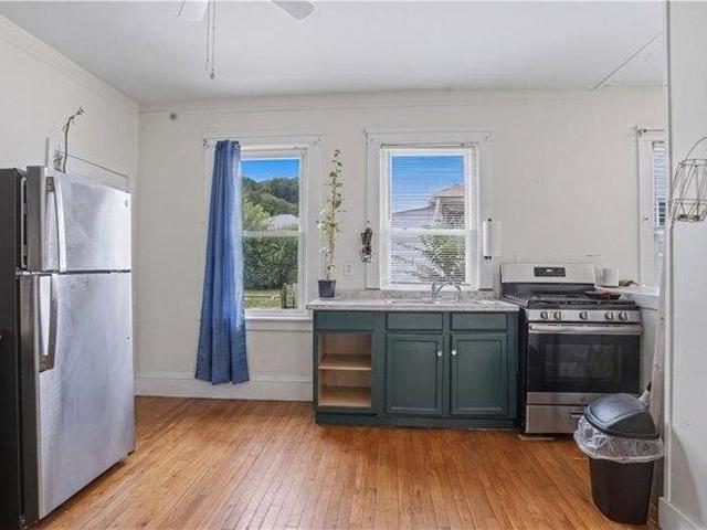 house with 6 bedroom, Providence RI ES104606968