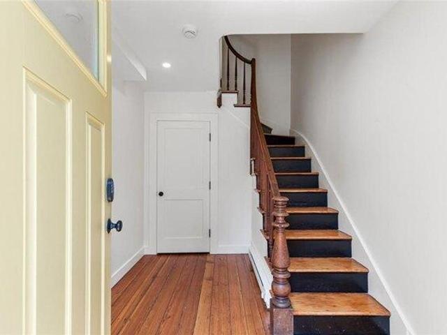 house with 6 bedroom, Providence RI ES104759796