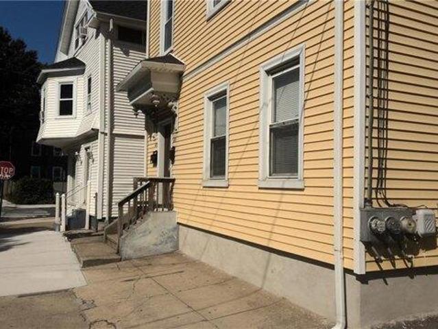 house with 6 bedroom, Providence RI ES104788579
