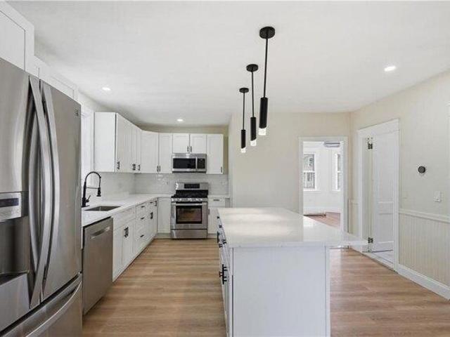 house with 6 bedroom, Providence RI ES104792494