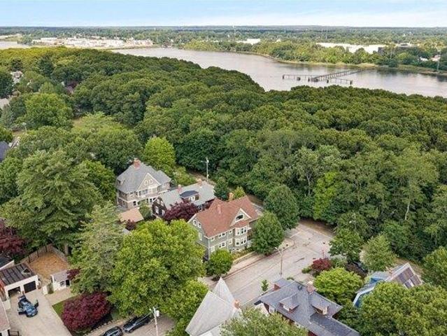 house with 6 bedroom, Providence RI ES104807857