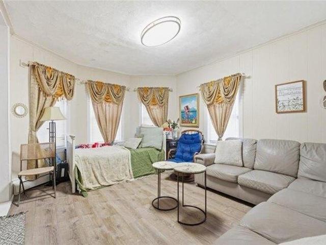 house with 6 bedroom, Providence RI ES104869441