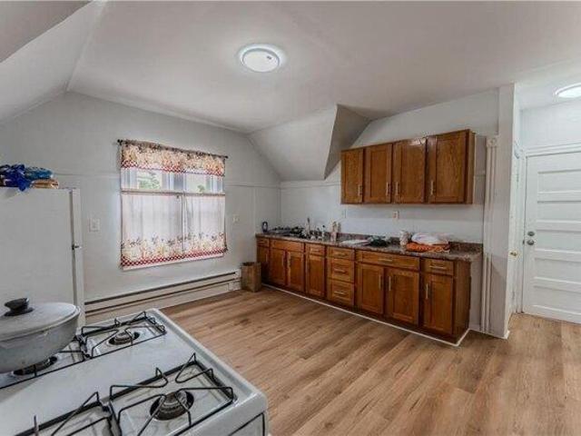 house with 6 bedroom, Providence RI ES105079719
