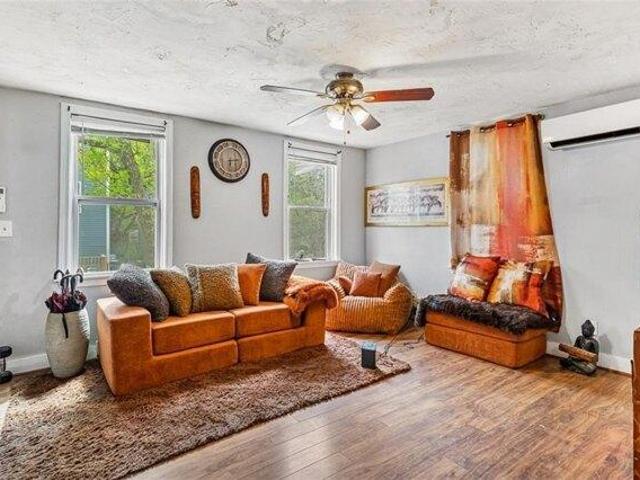 house with 6 bedroom, Providence RI ES105080692